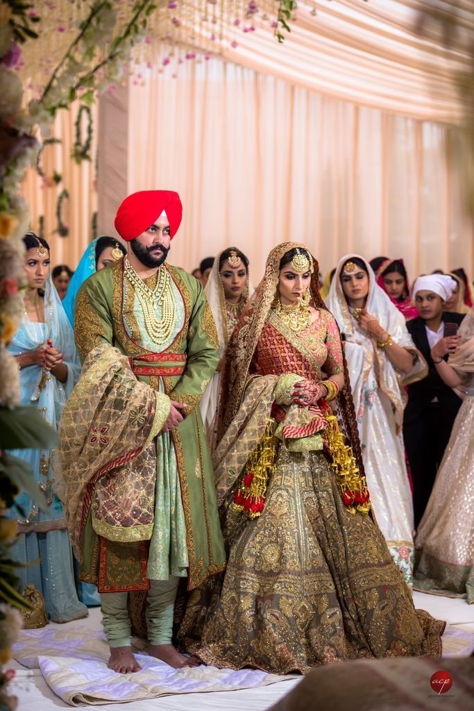 Is there a specific dress and dress colour that a Sikh bride and groom ...